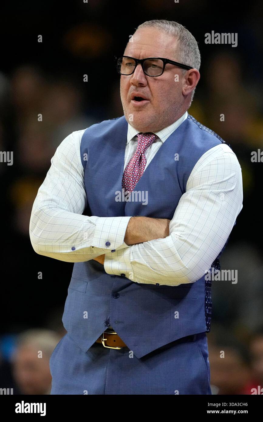 Maryland head coach Buzz Williams watches from the bench during the ...