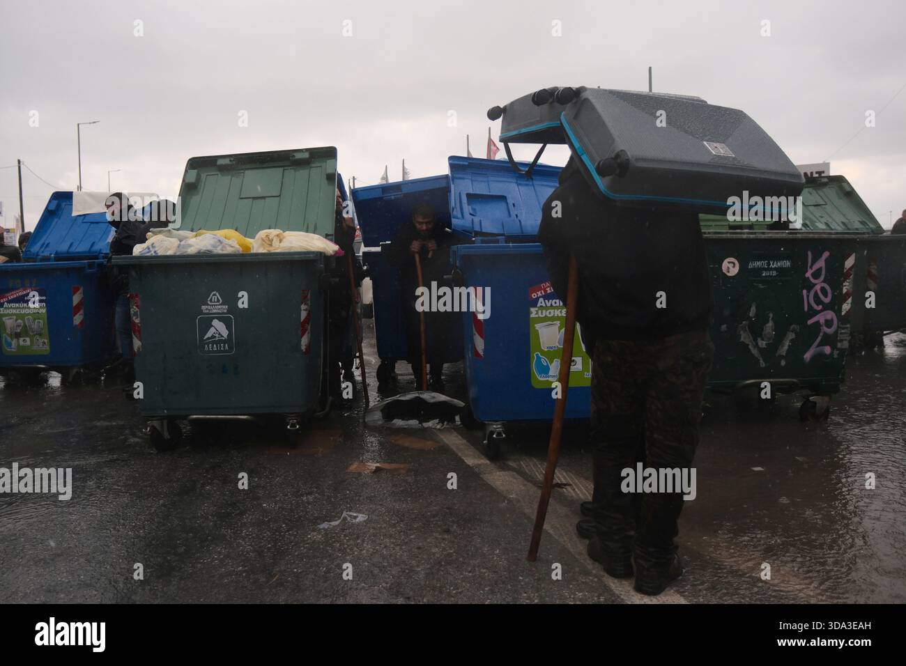 Farmers block the access to Ioannis Daskalogiannis International ...