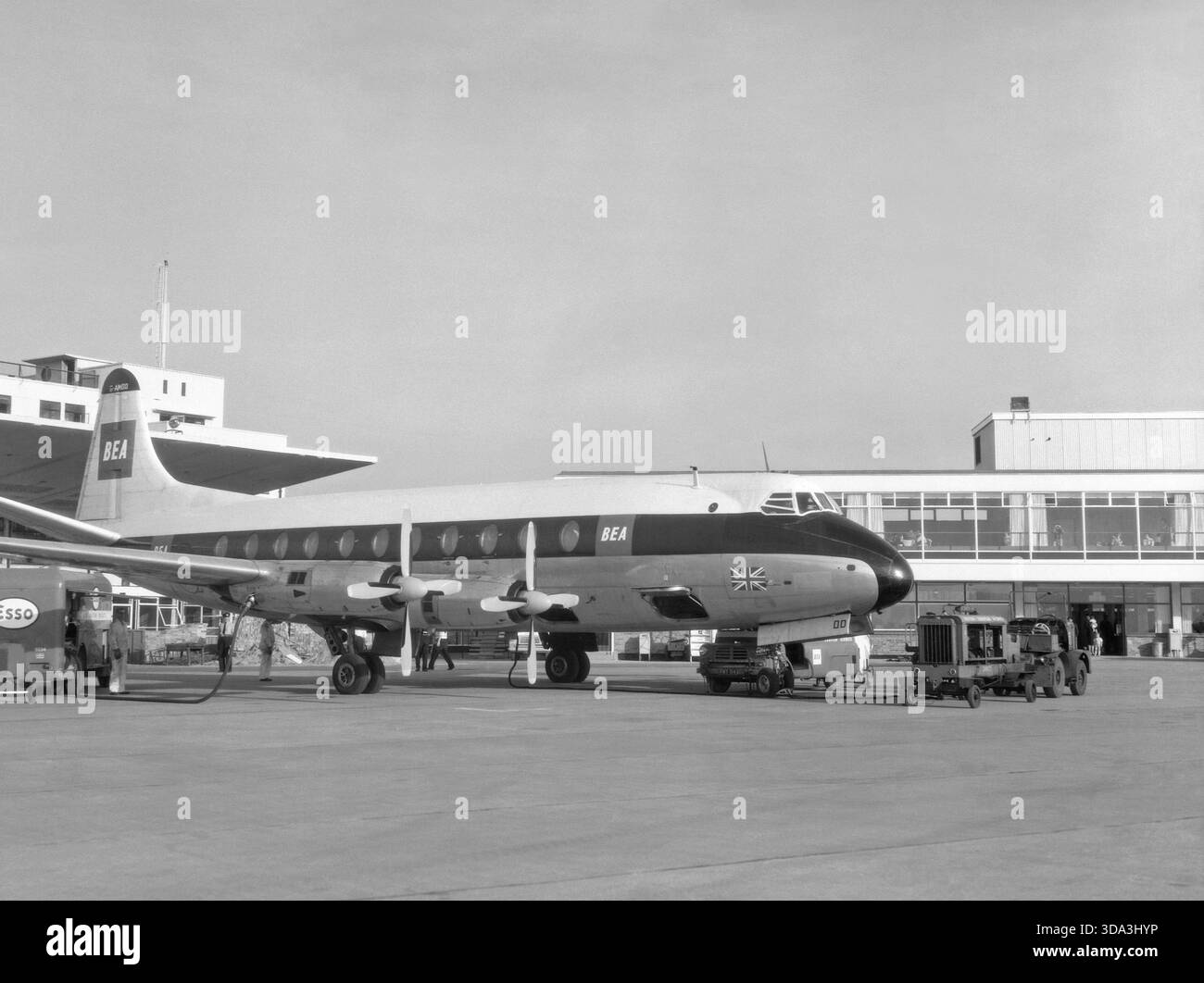 Aeroplane fuel airport Black and White Stock Photos & Images - Alamy