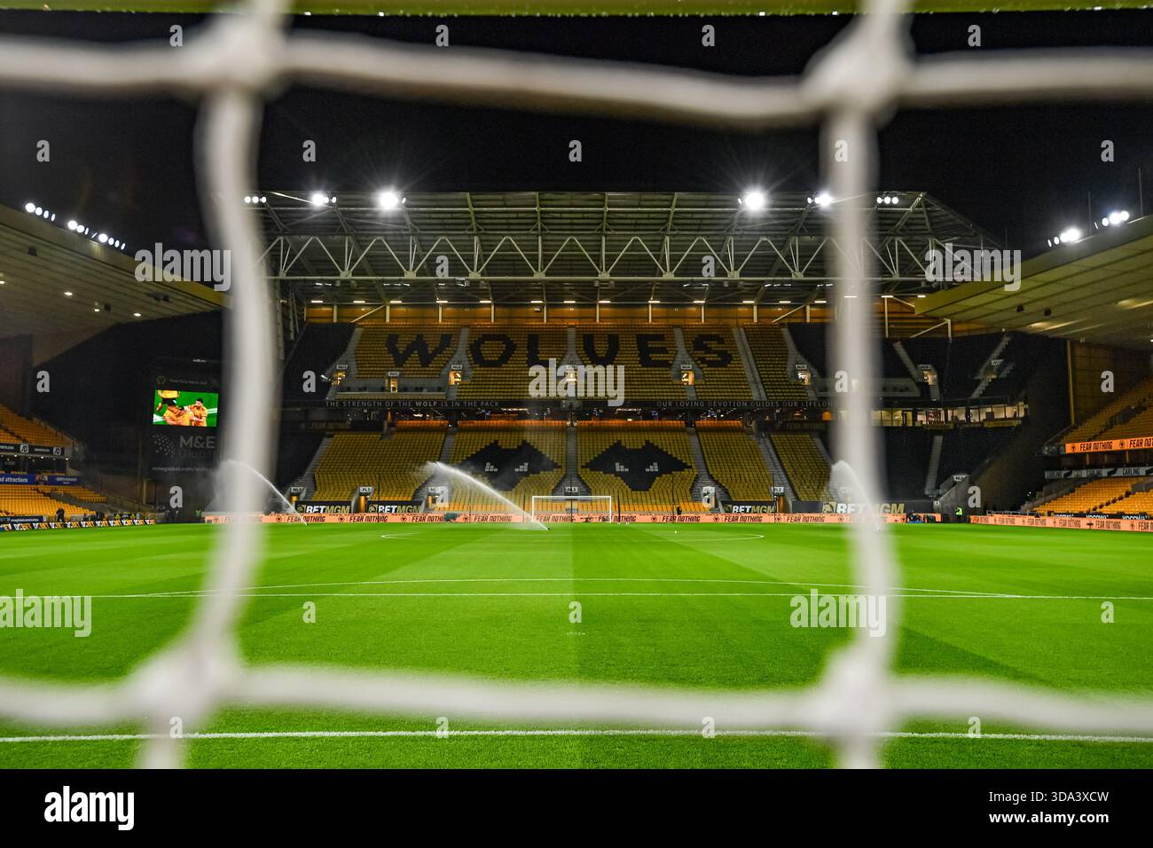 Molineux Stadium, Wolverhampton, West Midlands, England. 8th December ...