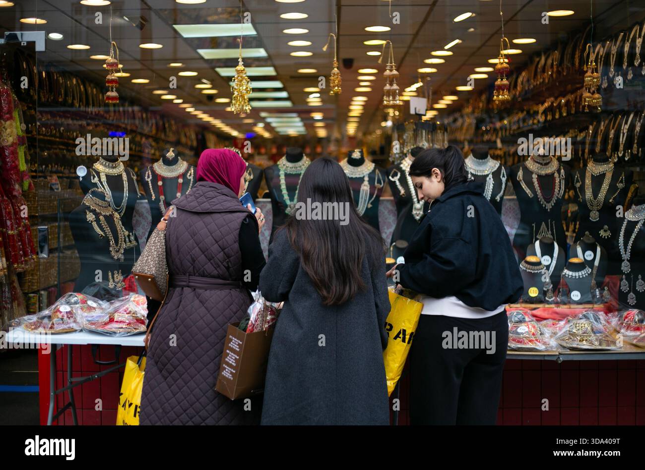 Women local uk mp hi-res stock photography and images - Alamy