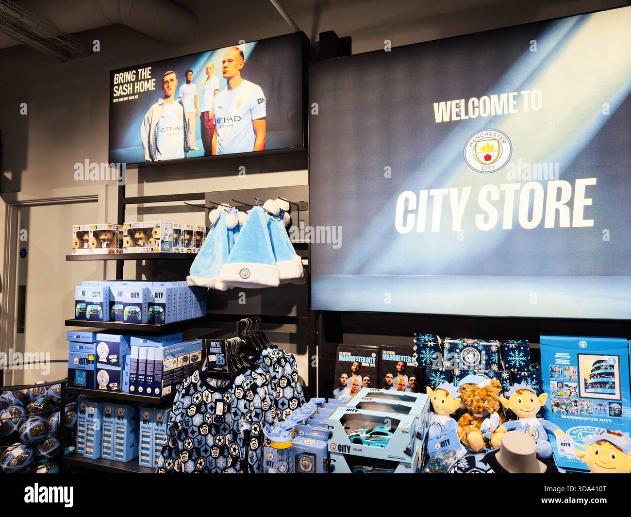 Manchester city jersey 2025 hi-res stock photography and images - Alamy