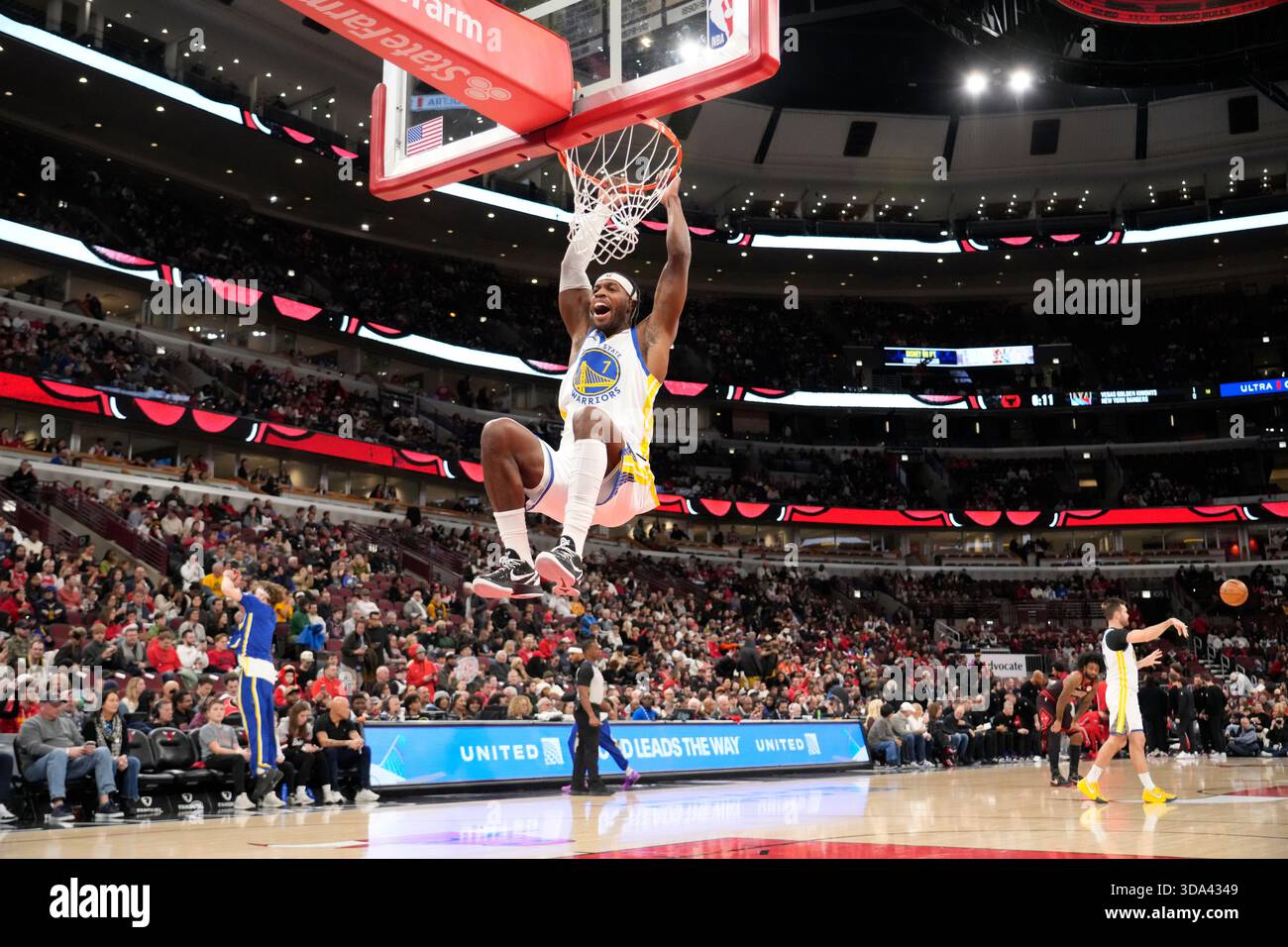 Golden State Warriors guard Buddy Hield (7) warms up before an NBA ...