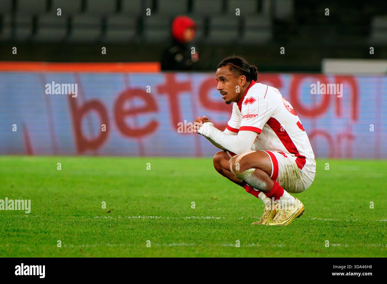 Mehdi Dorval of SSC Bari disappointment during SSC Bari vs Pescara ...