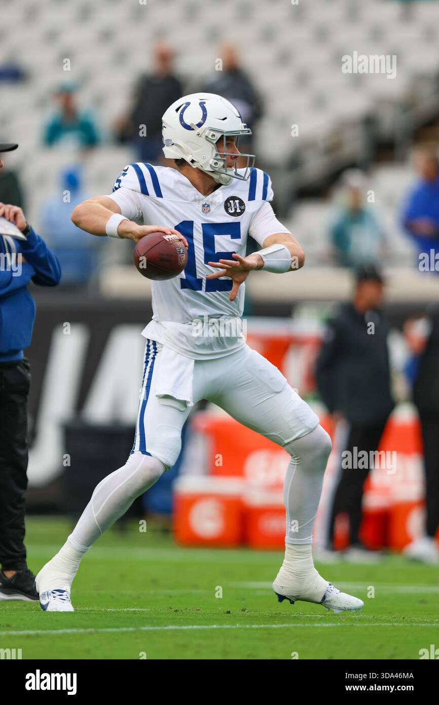Indianapolis Colts quarterback Riley Leonard (15) warms up before an ...