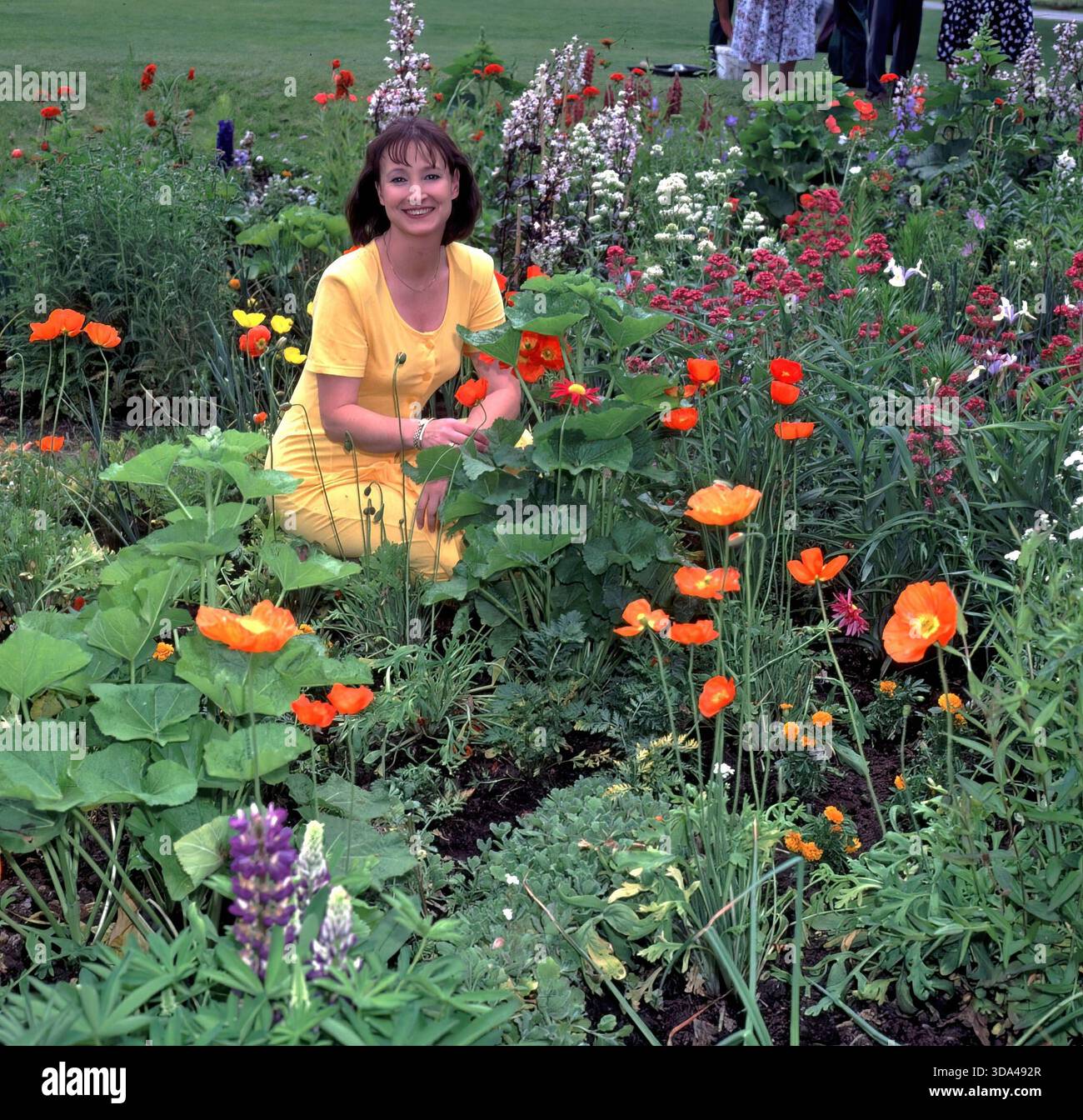 ARCHIV: Gaby Albrecht Sängerin Gaby Albrecht auf der BUGA Bundesgartenschau in Magdeburg , 1999 ...