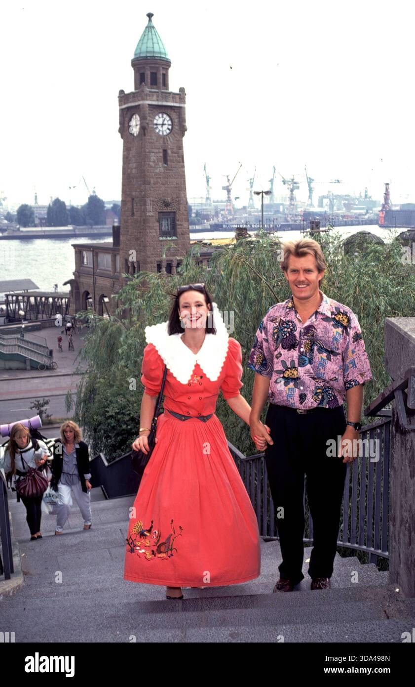 ARCHIV: Gaby Albrecht Sängerin Gaby Albrecht mit ihrem Ehemann Ernst in Hamburg , 1991 ...