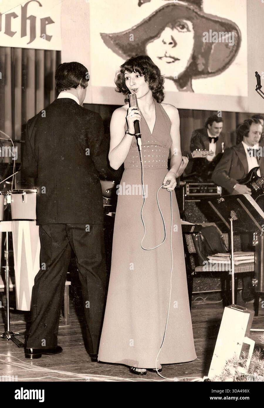 ARCHIV: Gaby Albrecht Sängerin Gaby Albrecht mit 16 Jahren bei einem Auftritt in Magdeburg ...