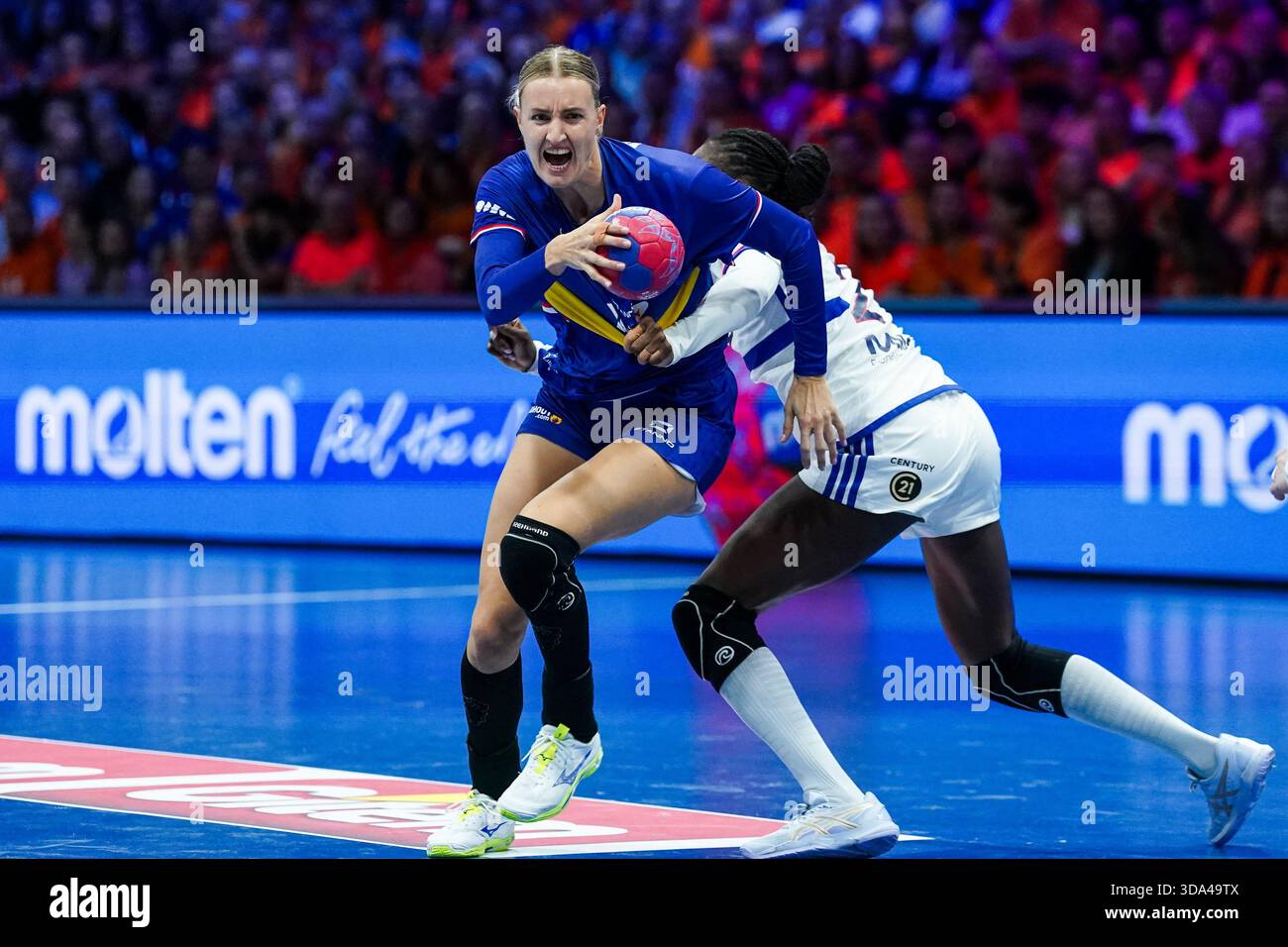 ROTTERDAM, NETHERLANDS - DECEMBER 8: Kelly Dulfer of the Netherlands ...