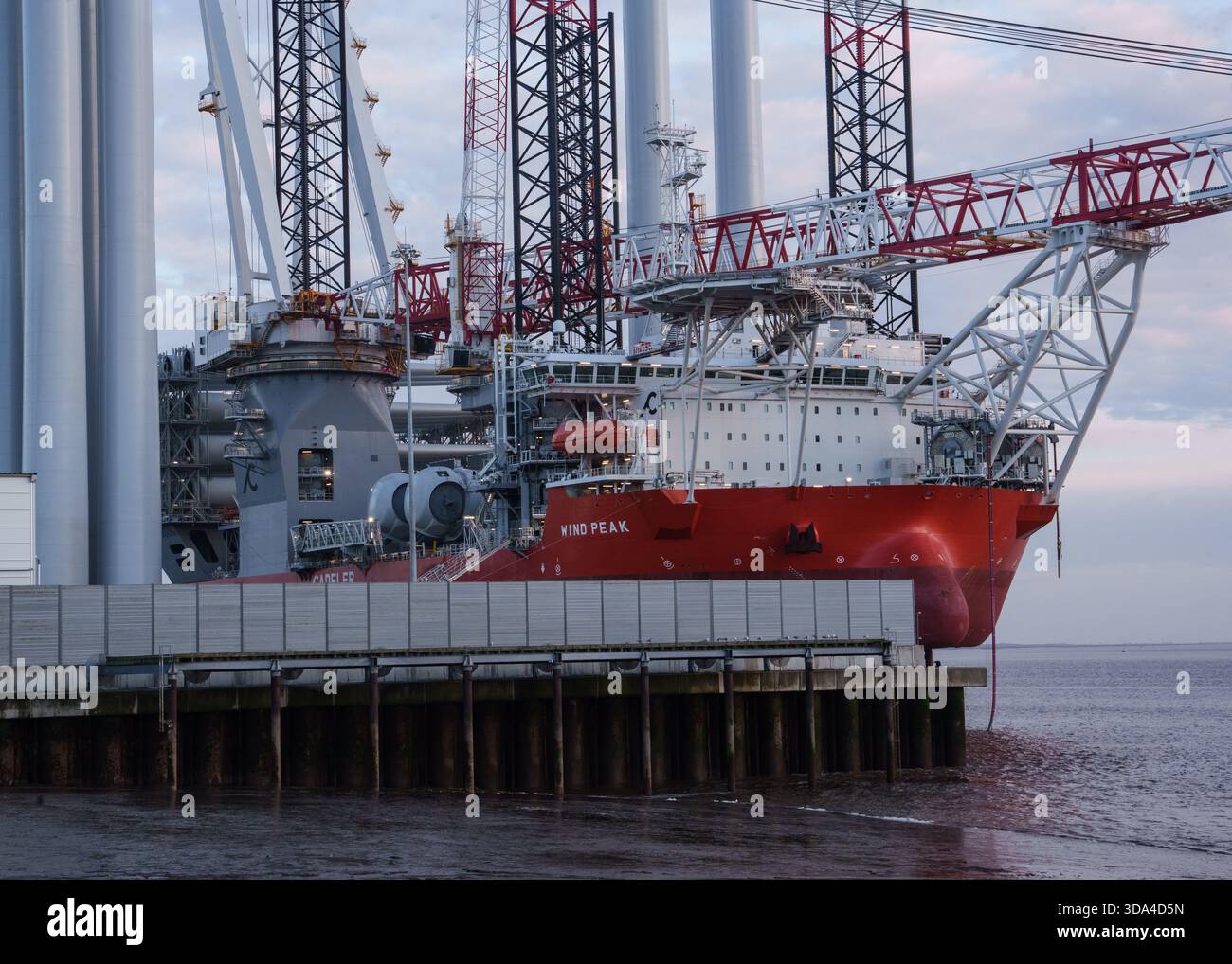 Hull, East Yorkshire. December 8th 2025 Wind Peak an offshore support ...