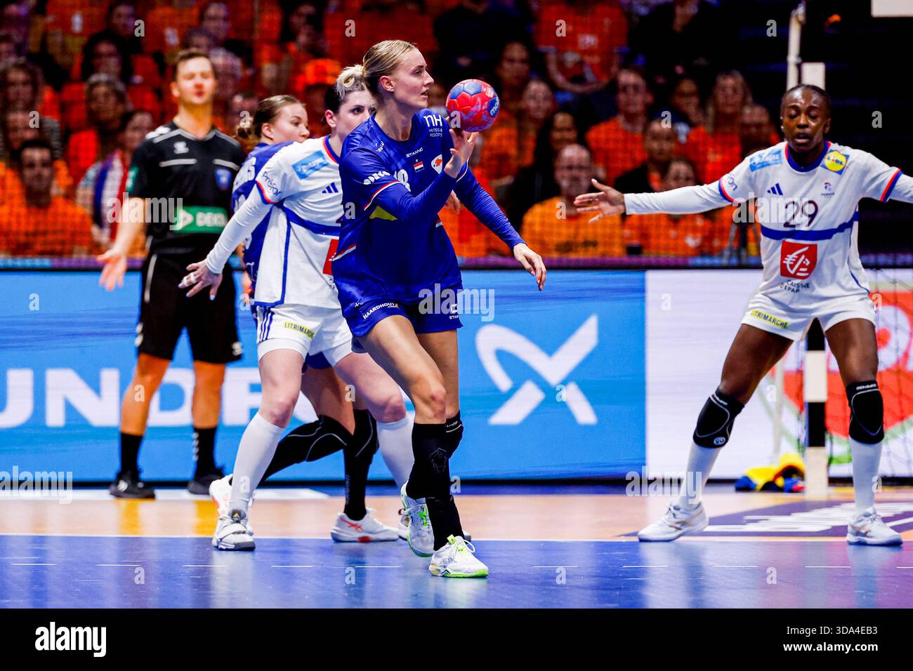 Kelly Dulfer of the Netherlands throw the ball during the 27th IHF ...