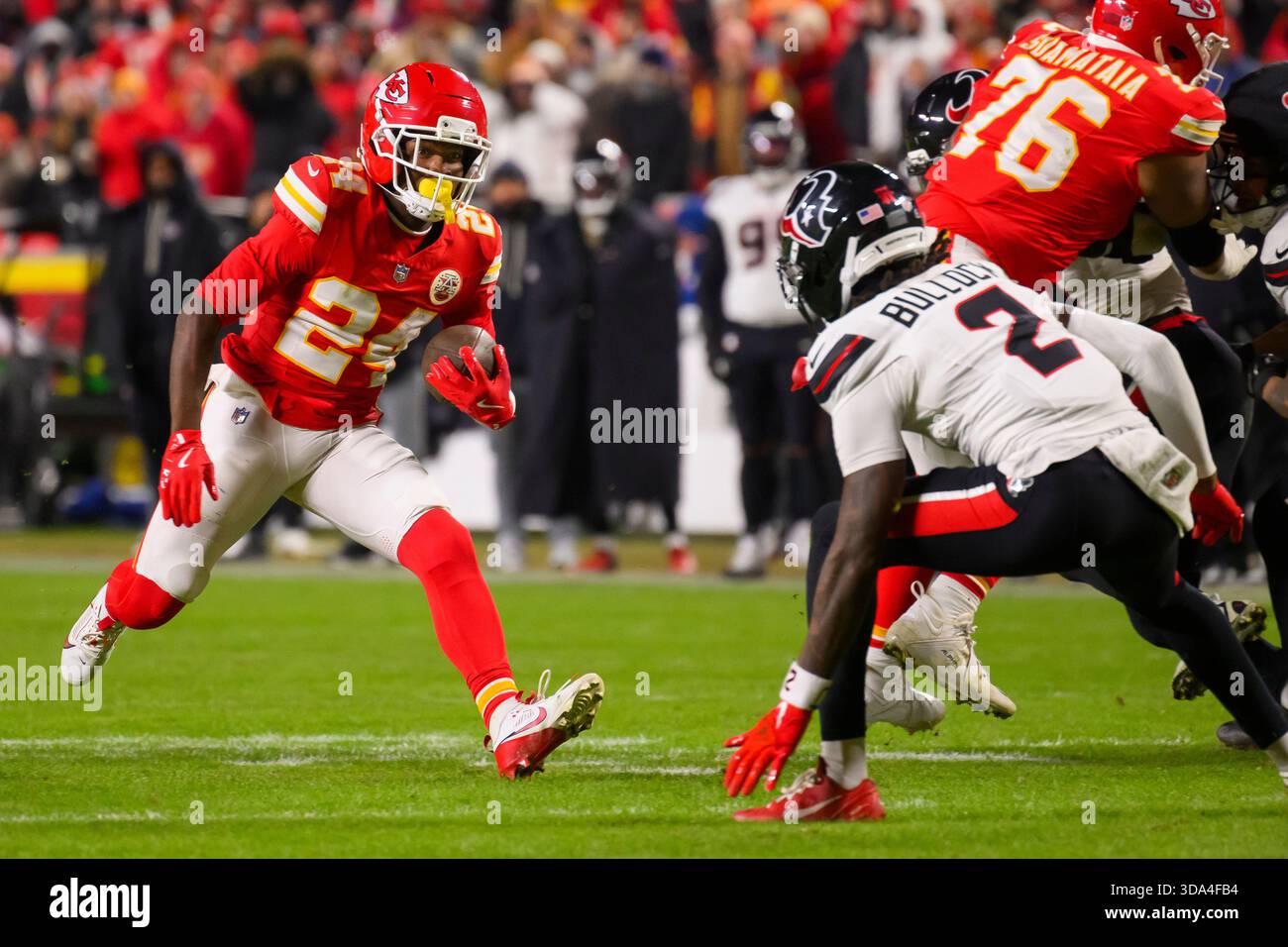 Houston Texans safety Calen Bullock (2) prepares to tackle Kansas City ...