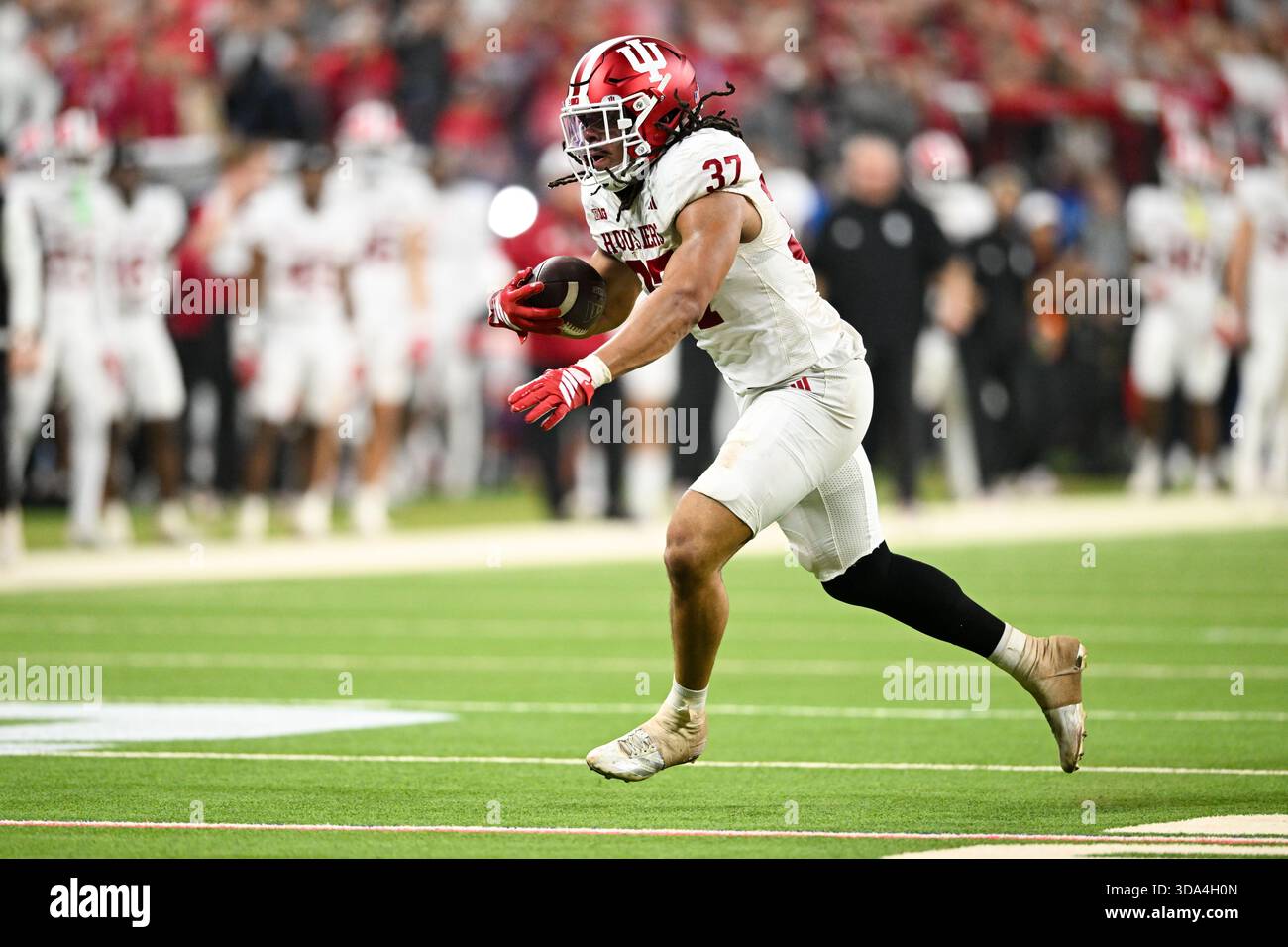INDIANAPOLIS, IN - DECEMBER 06: Indiana Hoosiers TE Riley Nowakowski ...