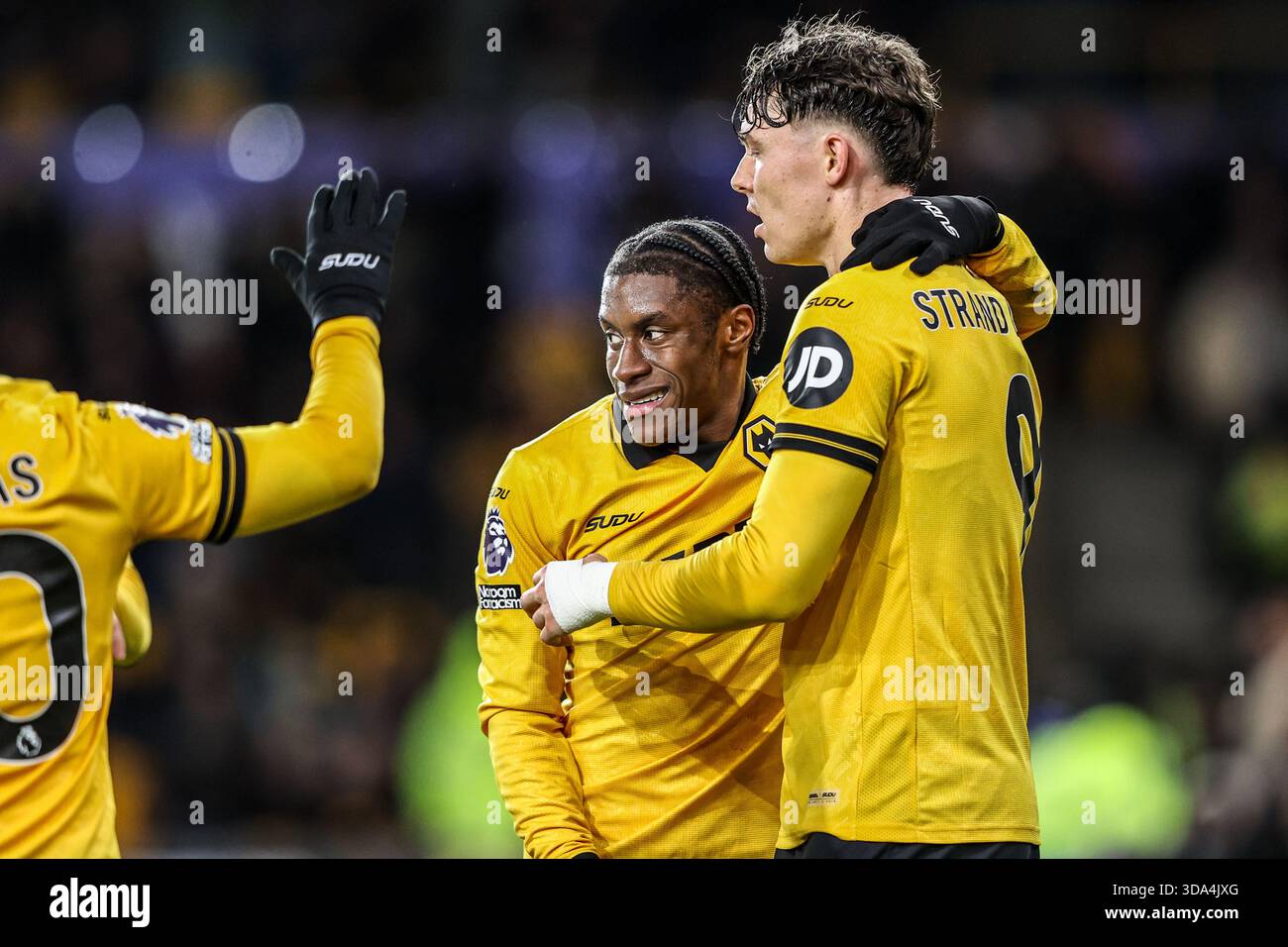 Jean-Ricner Bellegarde of Wolverhampton Wanderers celebrates his goal ...