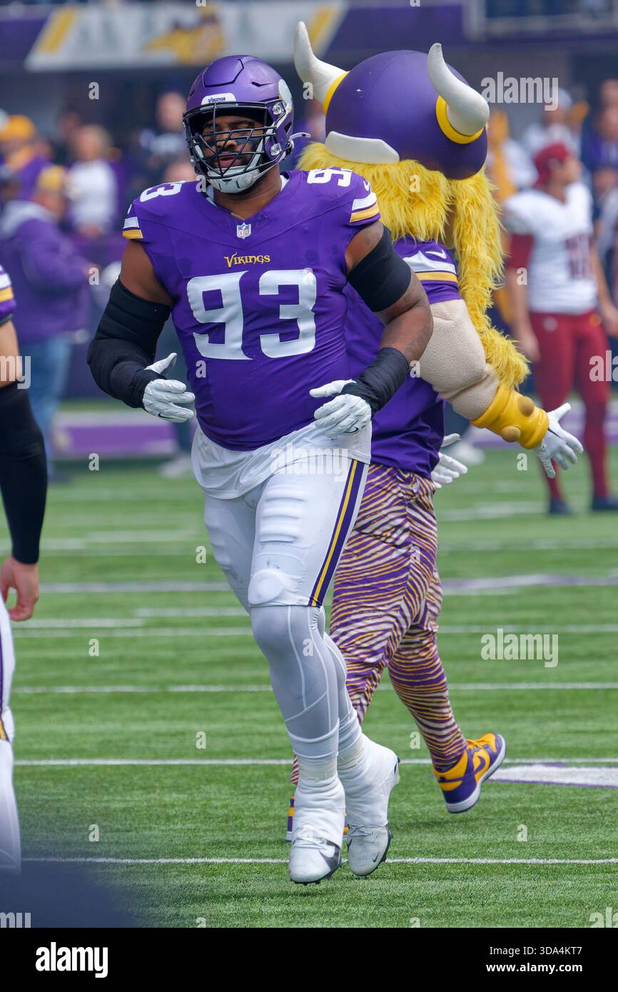 Minnesota Vikings Defensive End Jonathan Allen (93) entering field ...