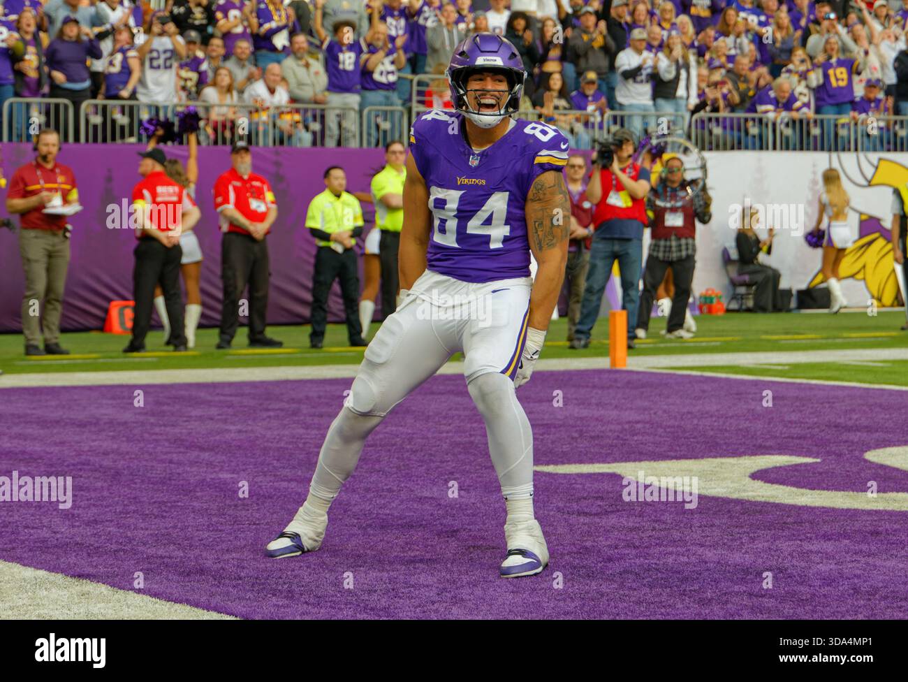 Minnesota Vikings Tight End Josh Oliver (84) celebrates touchdown ...