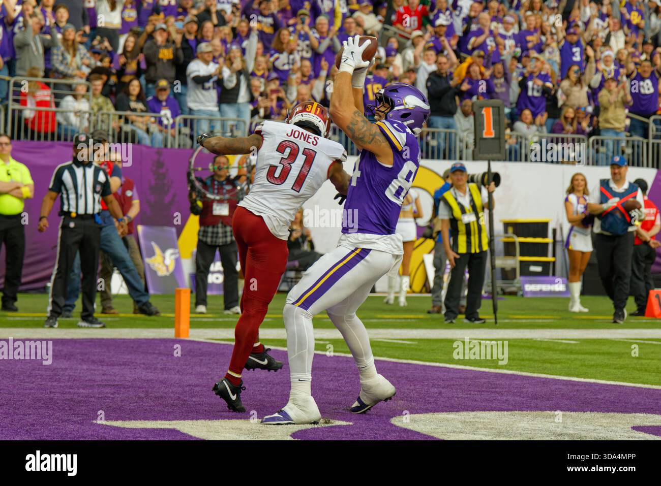 Minnesota Vikings Tight End Josh Oliver (84) celebrates touchdown ...