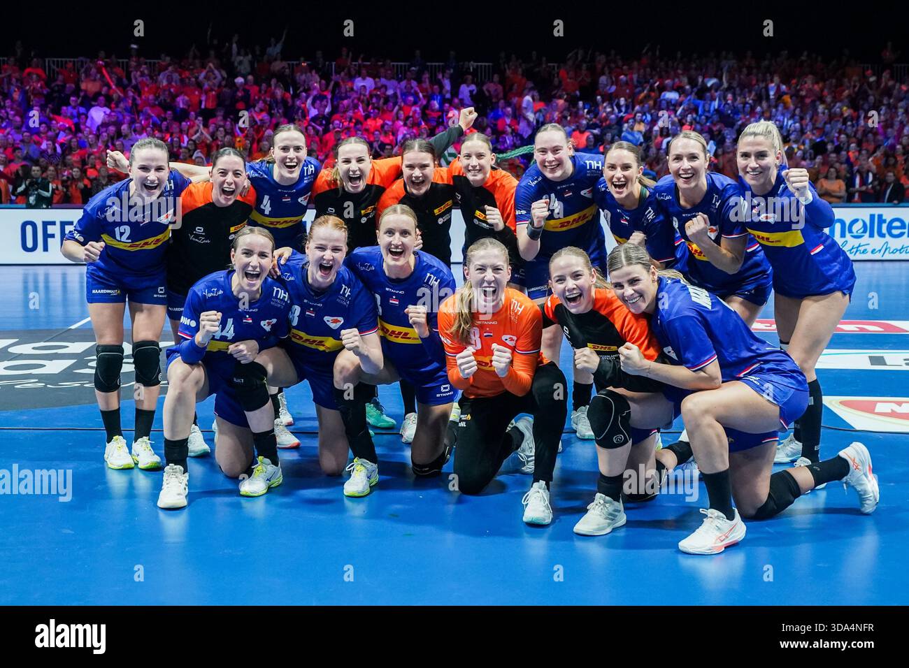 ROTTERDAM, NETHERLANDS - DECEMBER 8: Players of Netherlands Alieke van ...