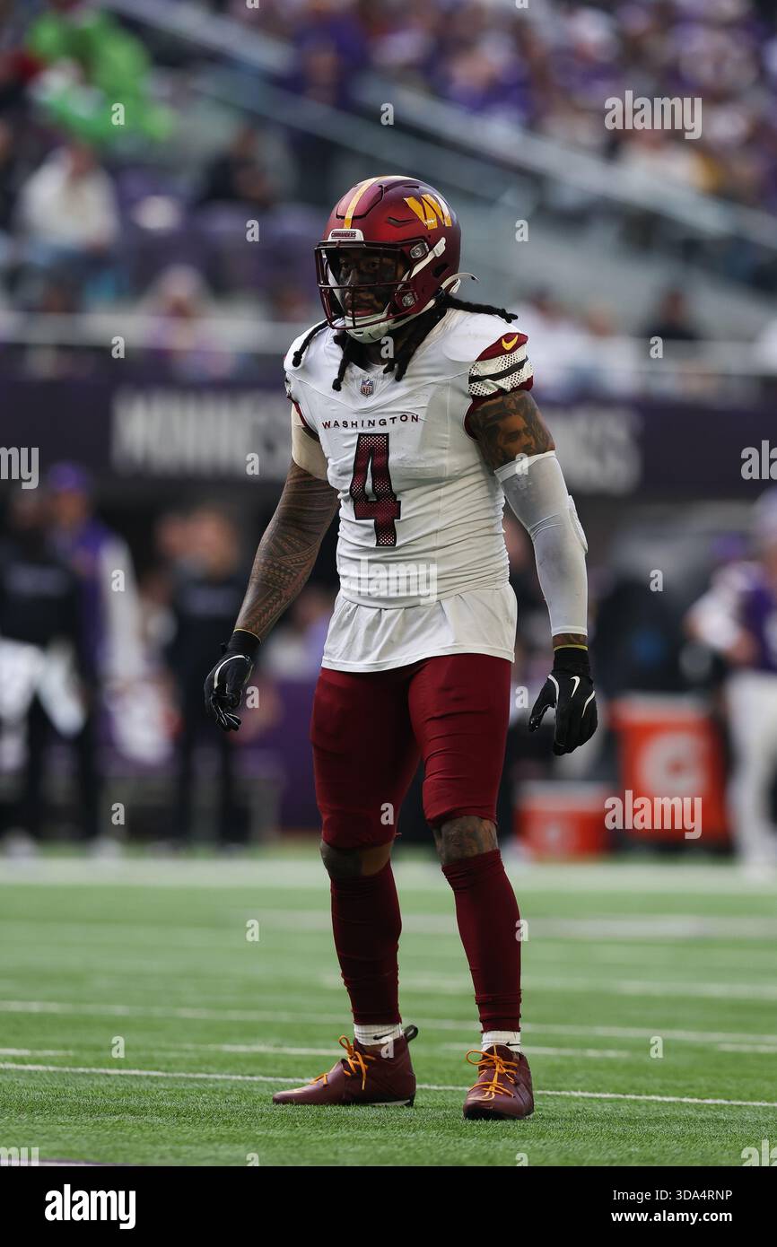 Washington Commanders linebacker Frankie Luvu (4) lines up for a play ...