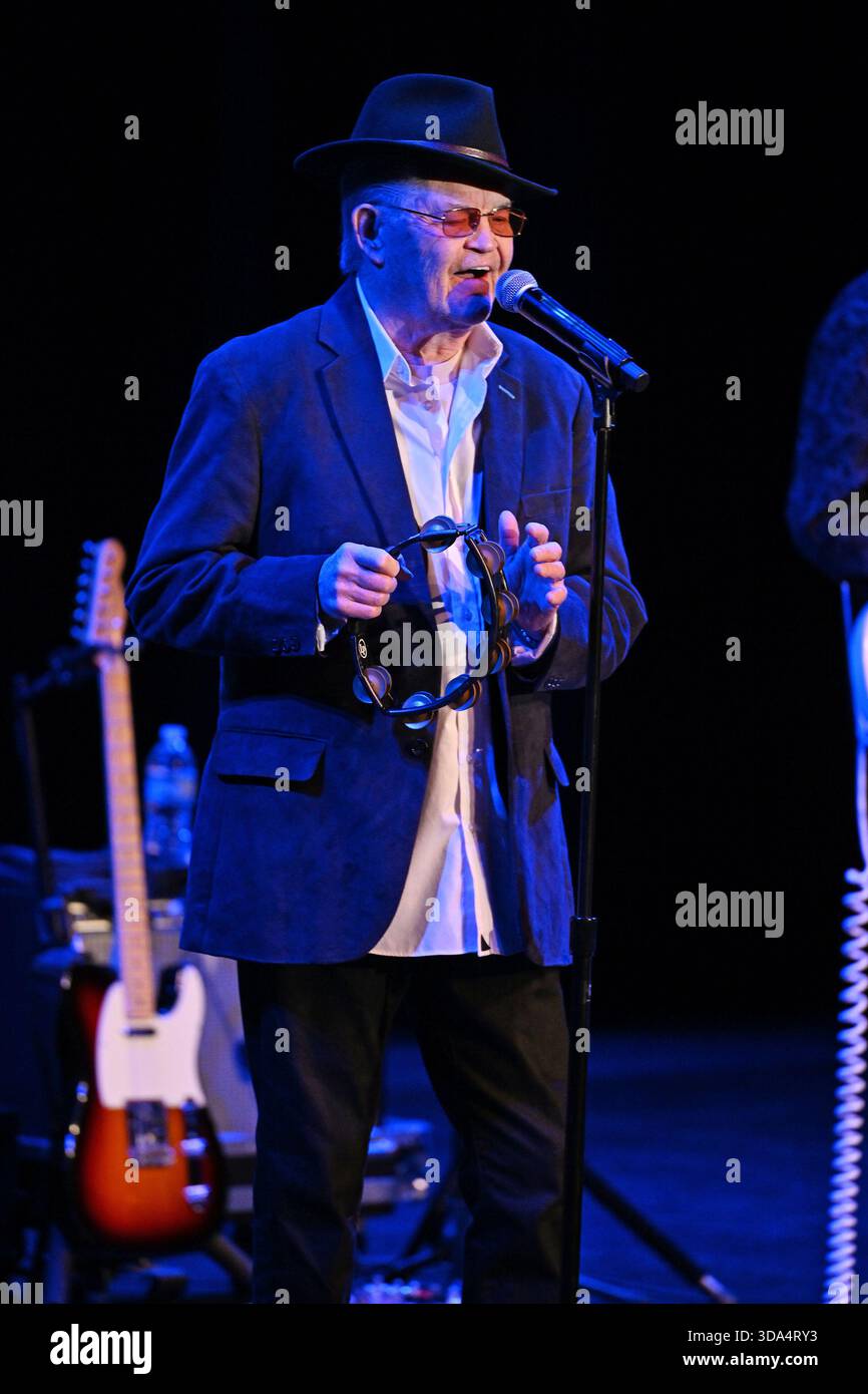 FORT LAUDERDALE, FL - DECEMBER 07: Micky Dolenz of The Monkees performs ...