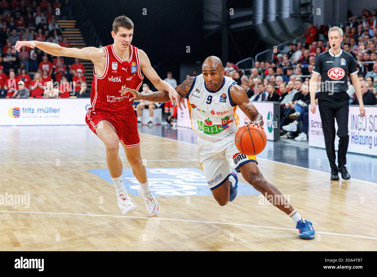 Richard Balint (BMA365 Bamberg Baskets, #11), DeAndre Lansdowne ...