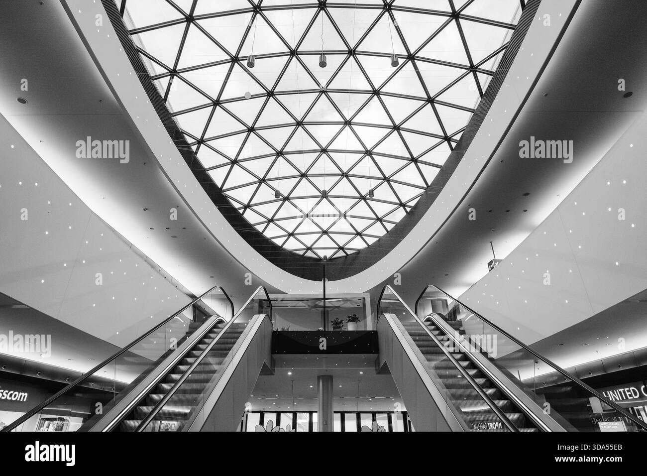 Modern store architecture Black and White Stock Photos & Images - Alamy