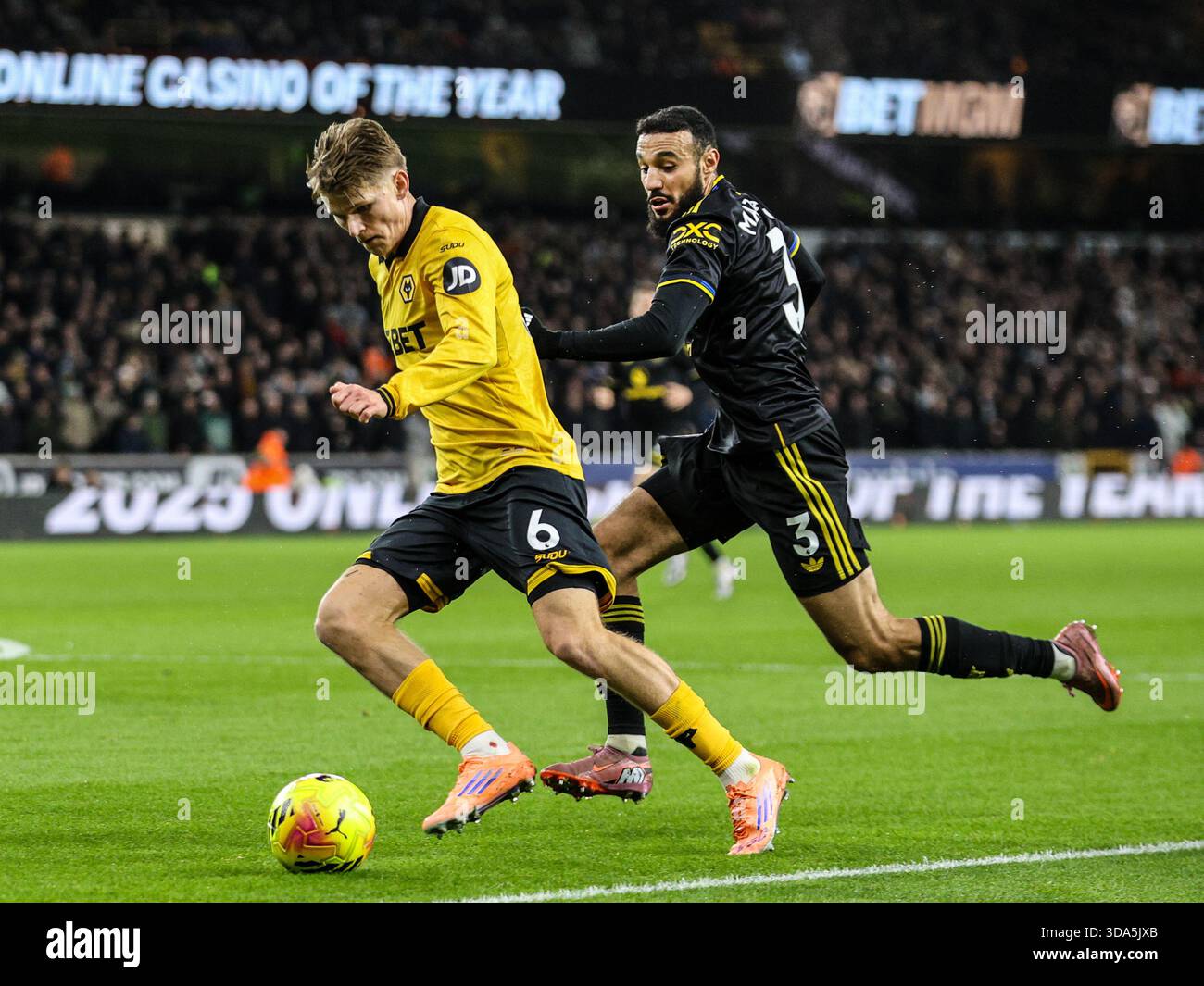 David Moller Wolfe (6 Wolves) on the ball during the Premier League ...