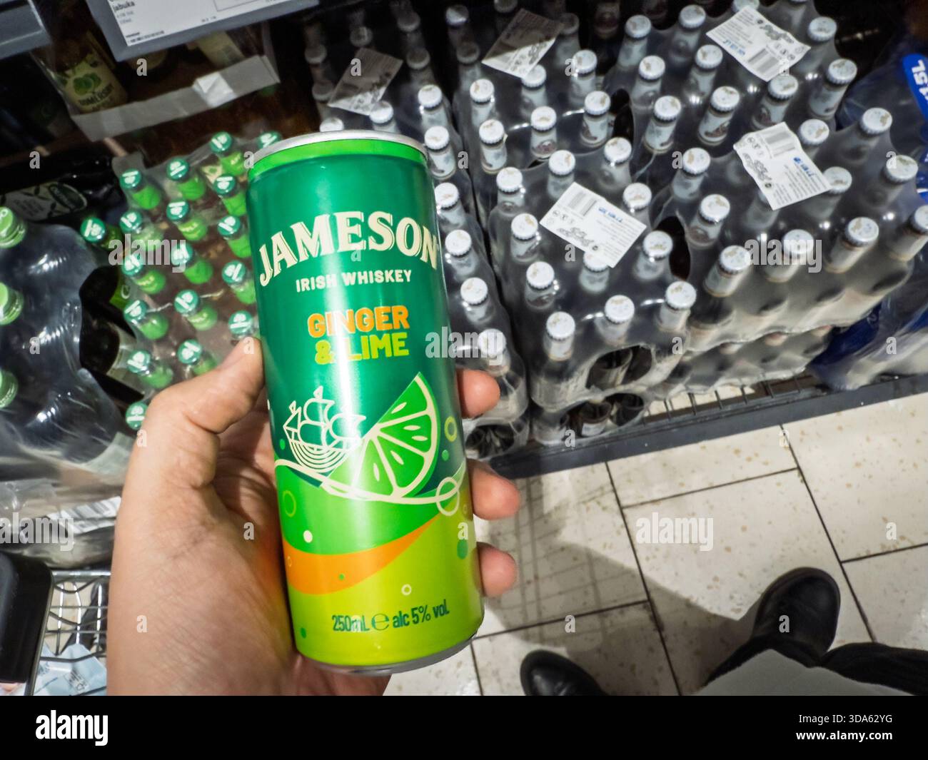 Jameson ginger and lime hi-res stock photography and images - Alamy