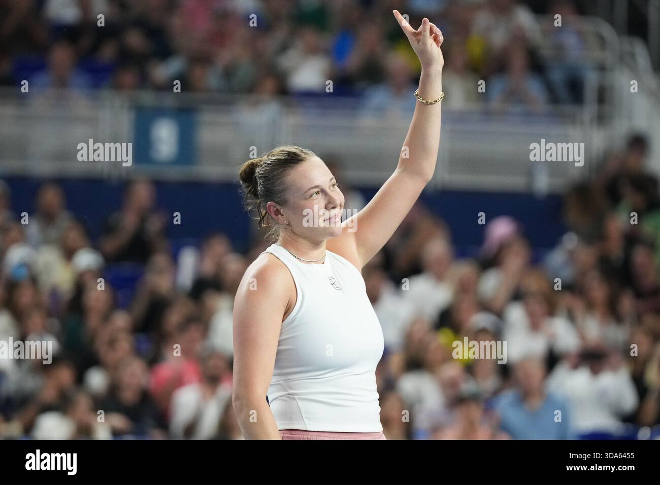 Amanda Anisimova waves after defeating Jessica Pegula during the Miami ...