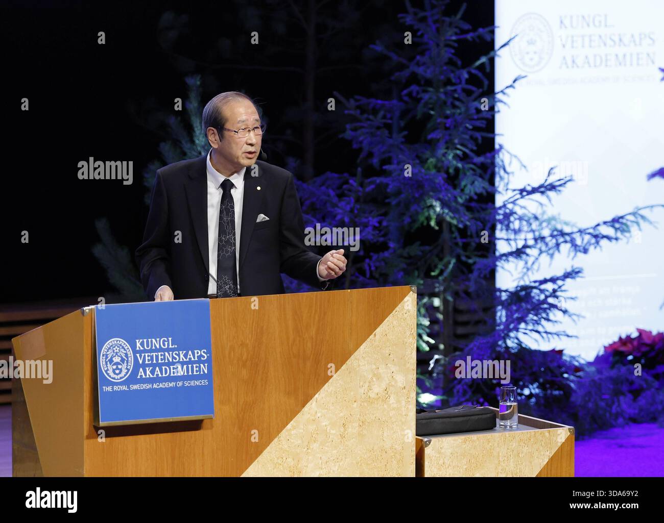 Nobel Prize in chemistry laureate Susumu Kitagawa delivers his Nobel ...
