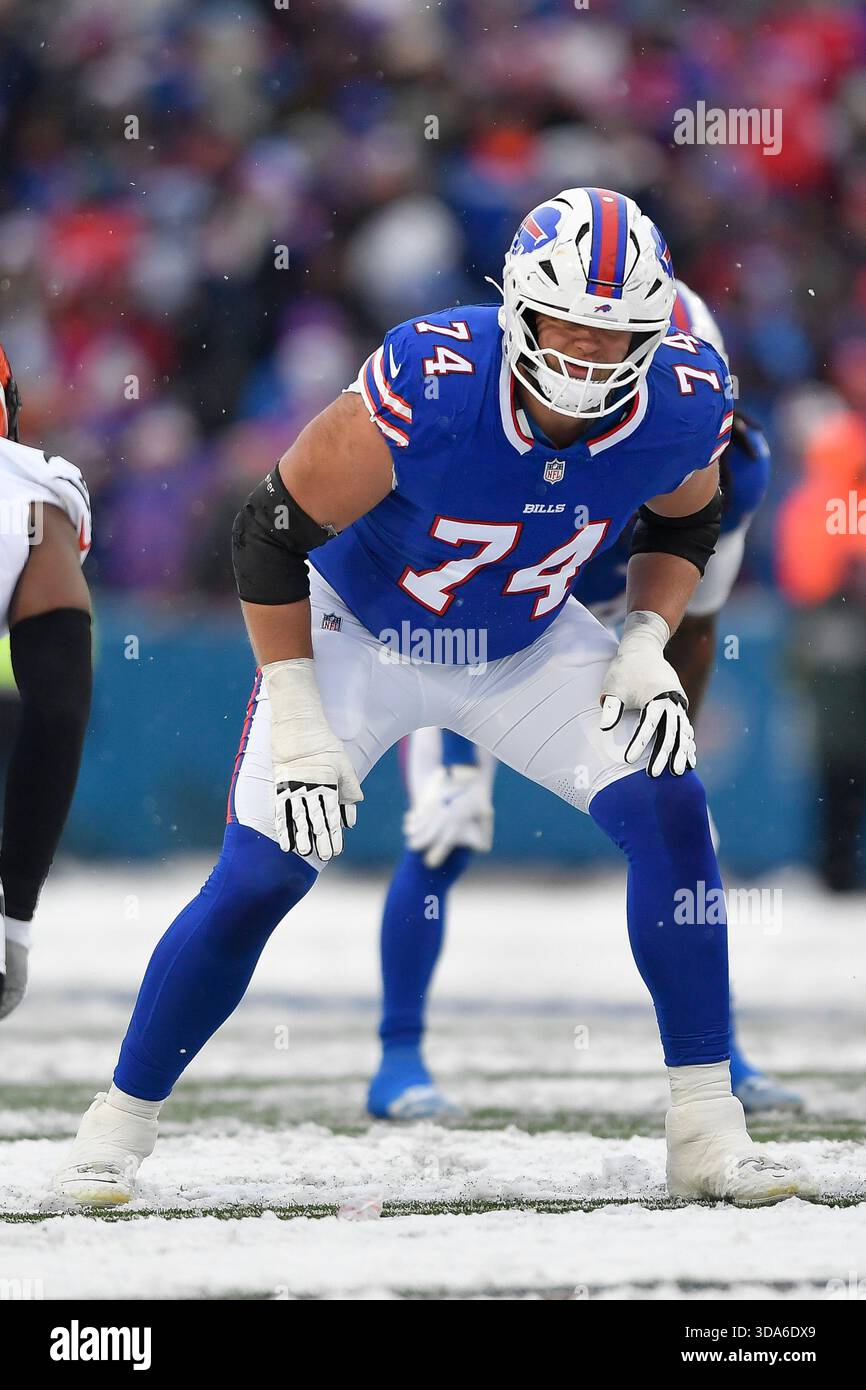Buffalo Bills tackle Ryan Van Demark (74) lines up during the second ...