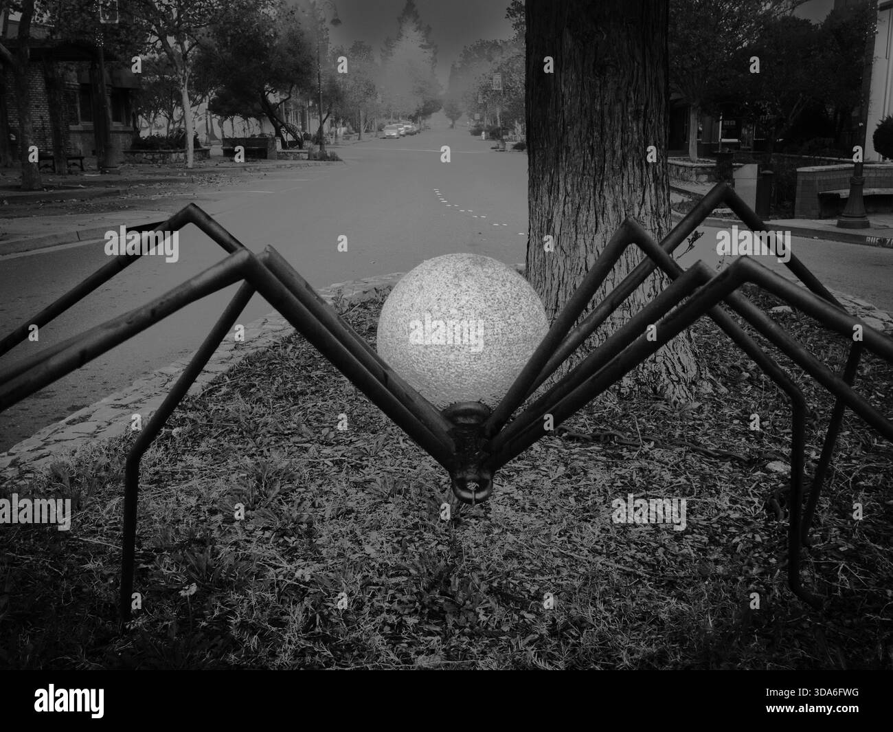 Steel spider sculpture stone hi-res stock photography and images - Alamy