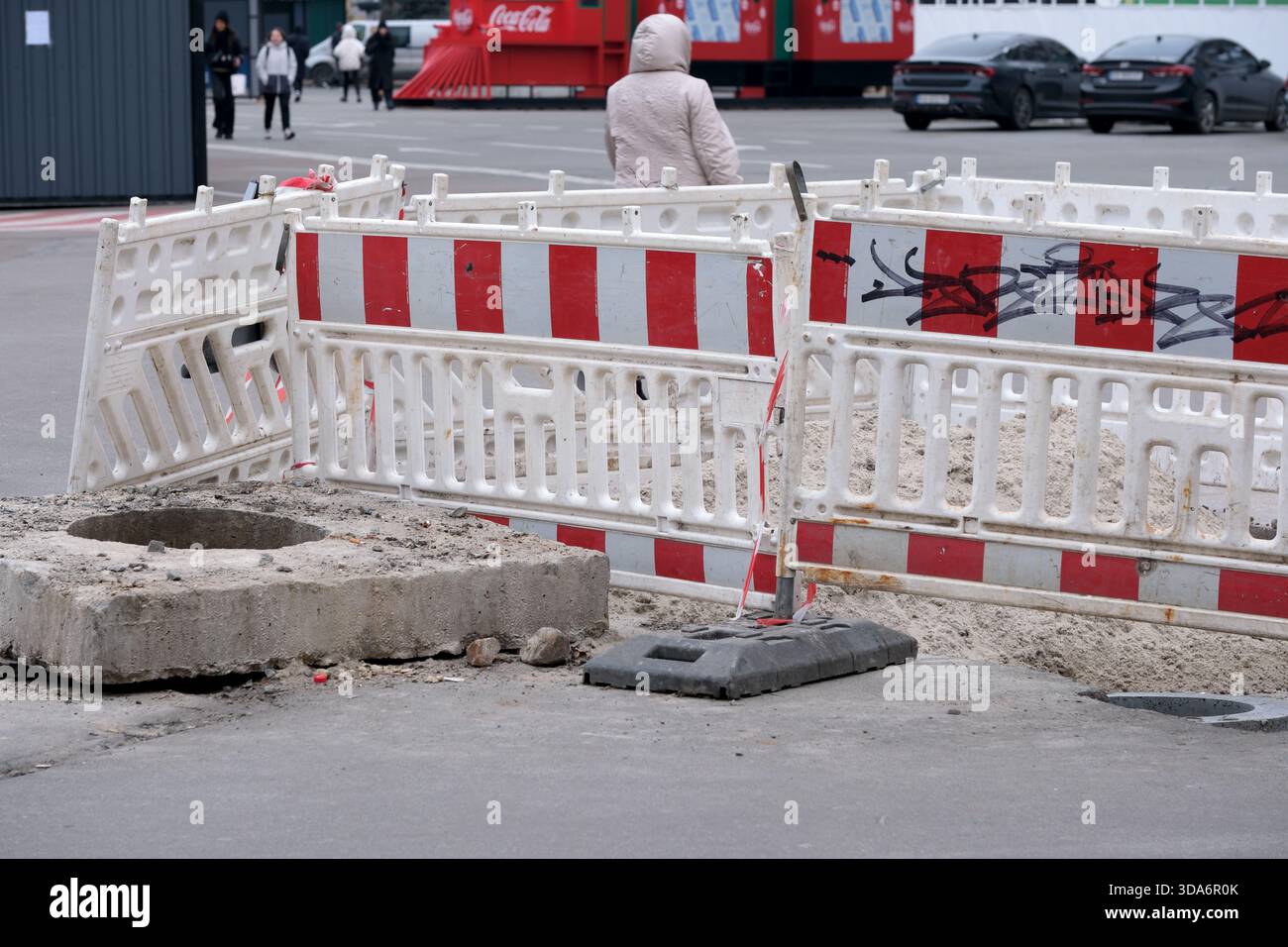 Construction barriers block off hi-res stock photography and images - Alamy