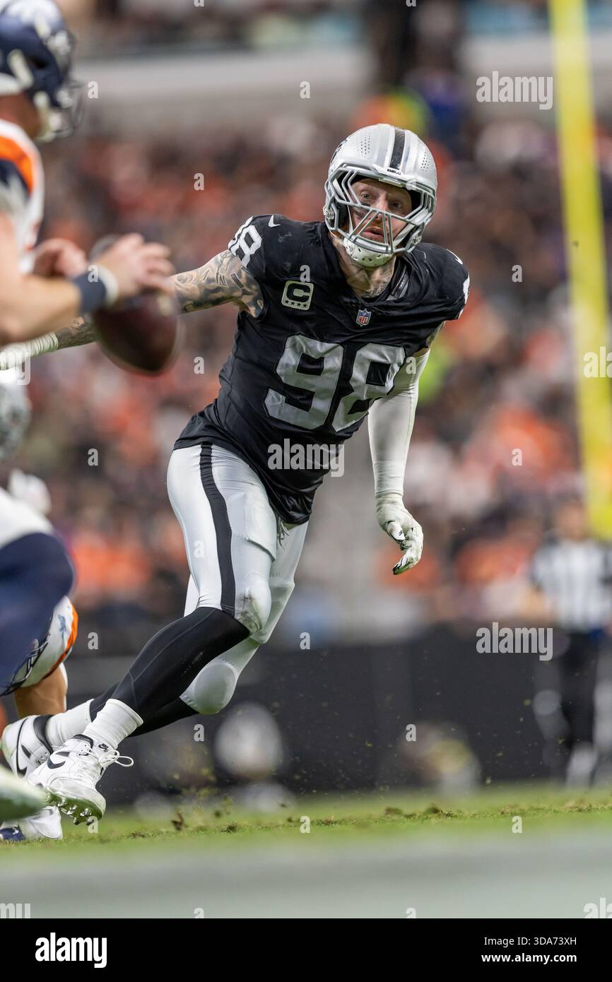 Las Vegas Raiders defensive end Maxx Crosby (98) against the Denver ...