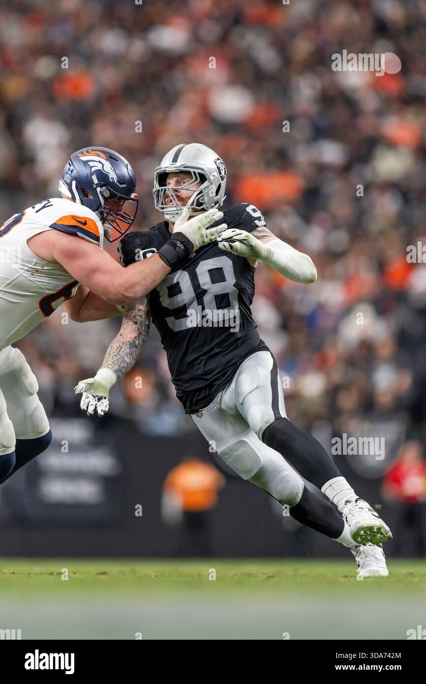 Las Vegas Raiders defensive end Maxx Crosby (98) against the Denver ...