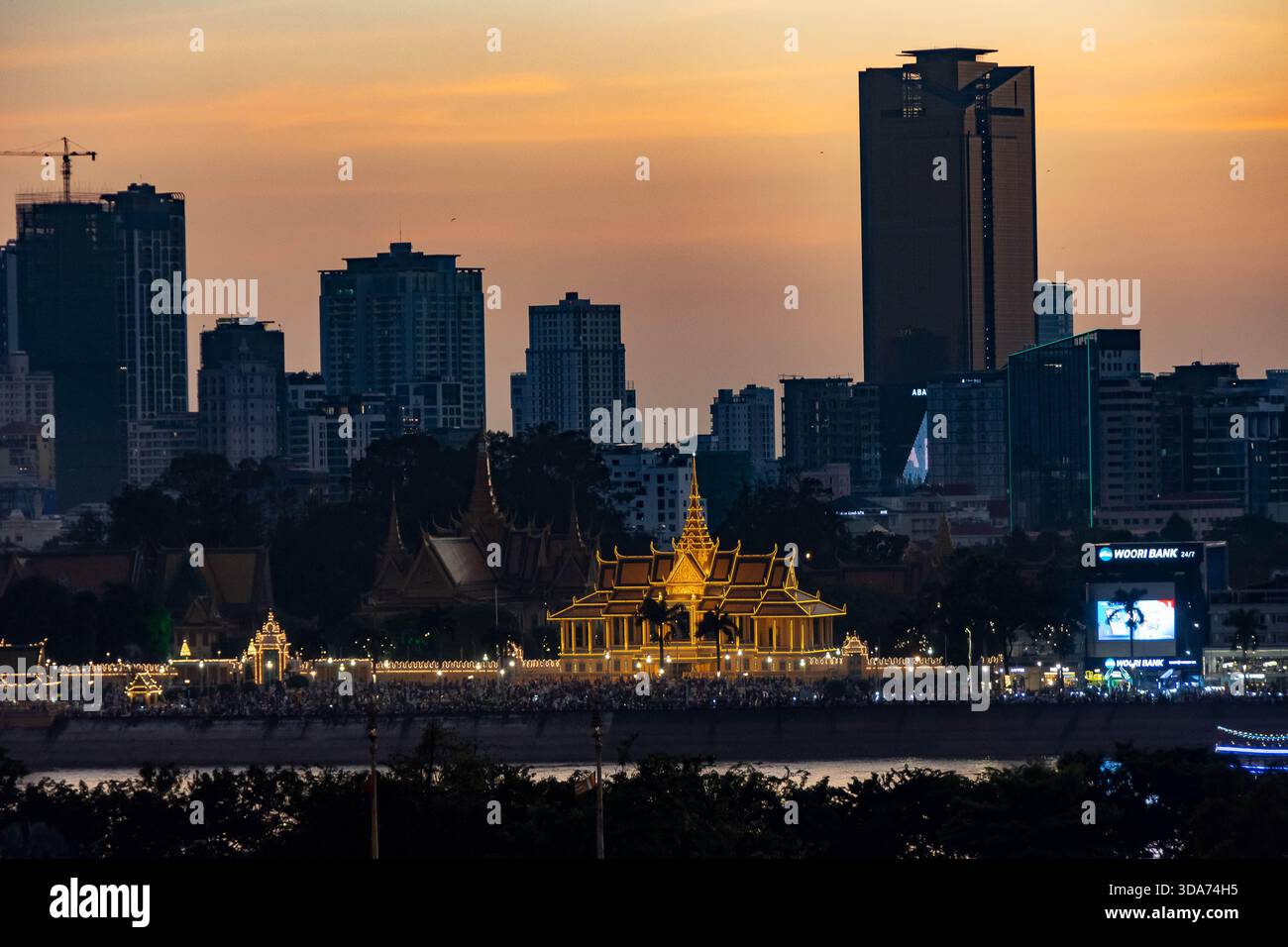 Phnom Penh, Phnom Penh, Cambodia. 7th Dec, 2025. A property boom in ...