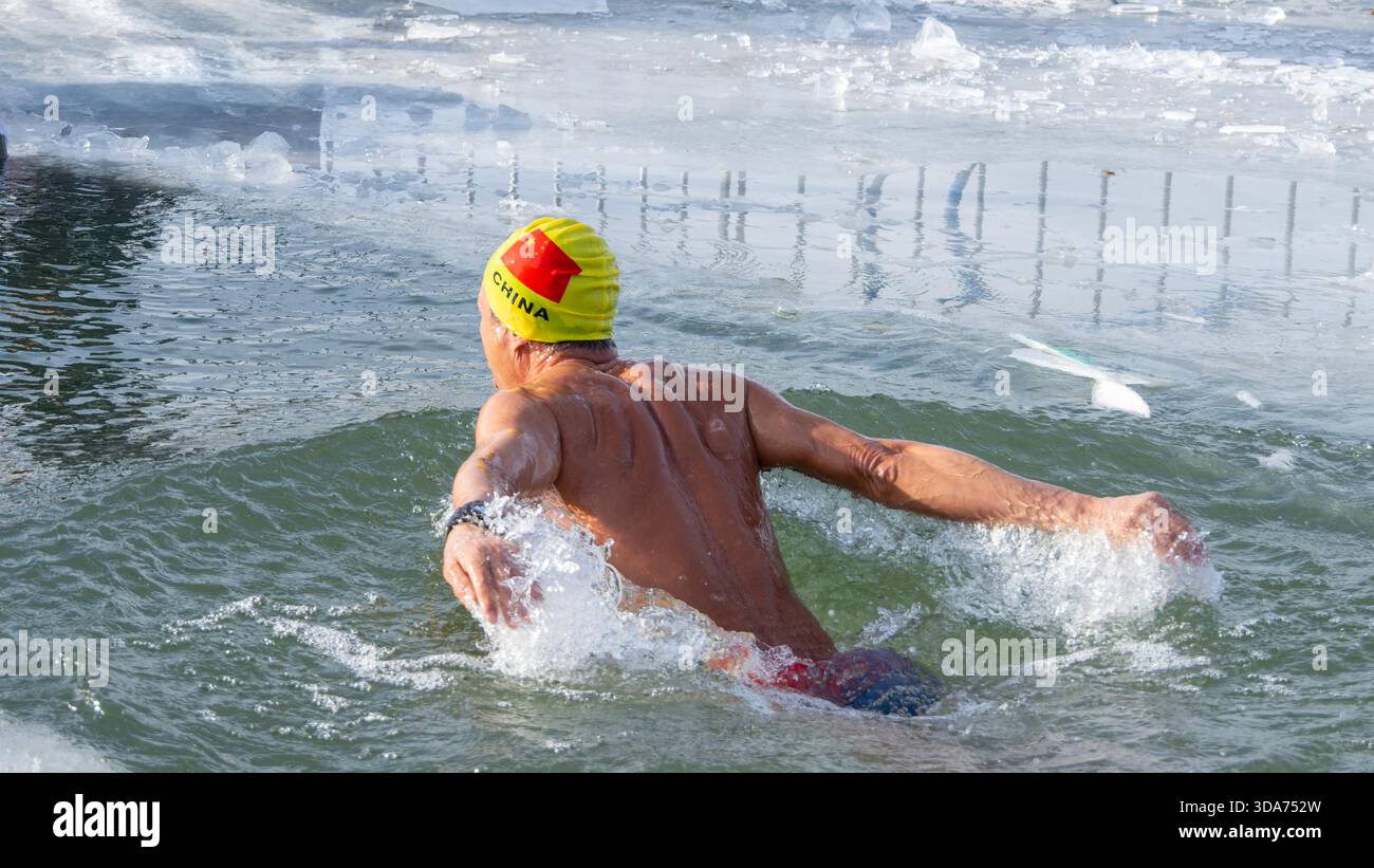 Winter swimming enthusiasts swim in the icy water in Daqing City ...
