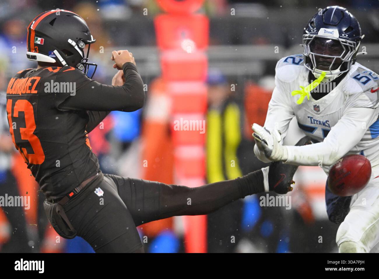 Tennessee Titans linebacker James Williams Sr. (52) blocks a punt by ...