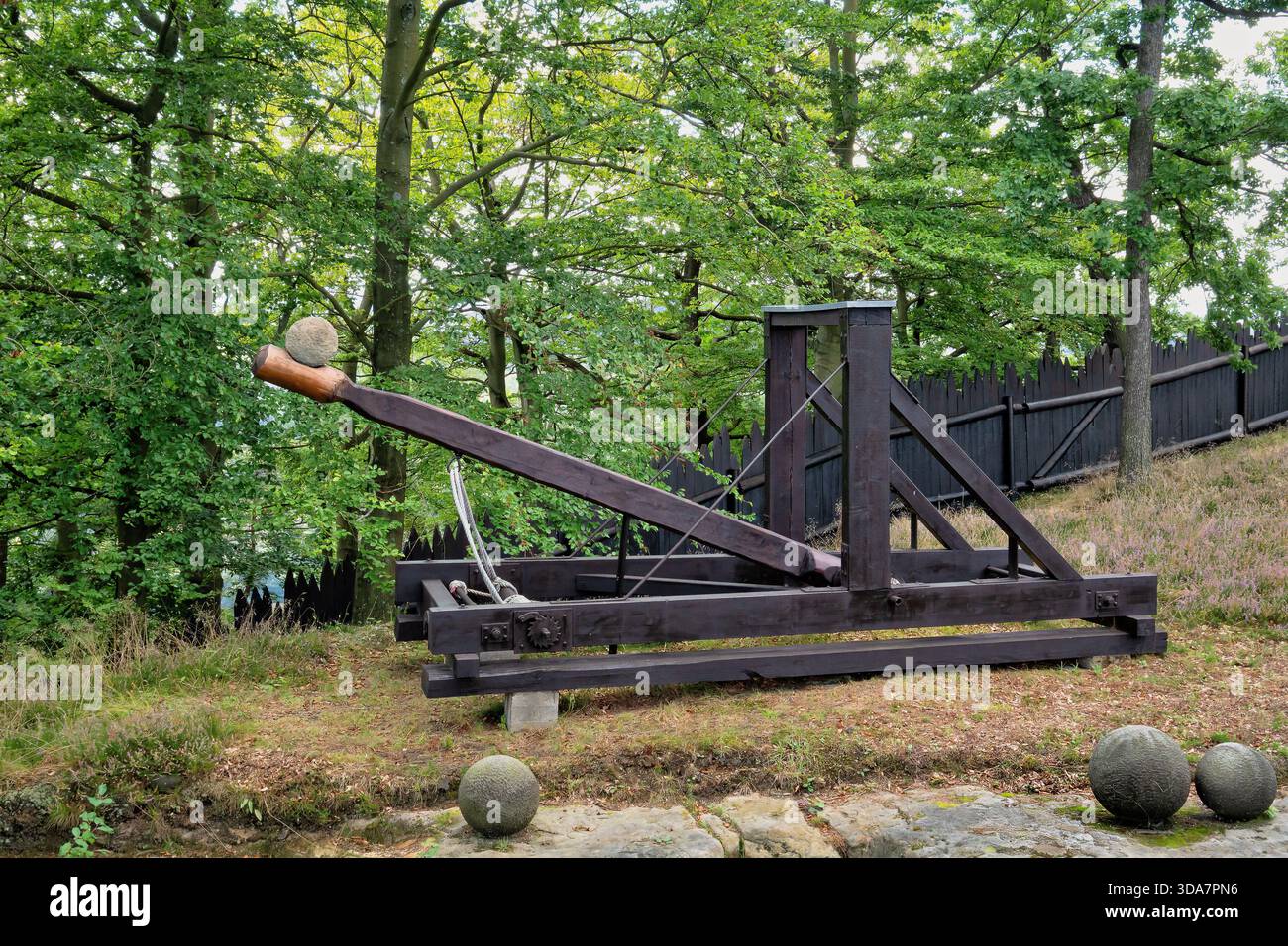 Siege machine hi-res stock photography and images - Alamy