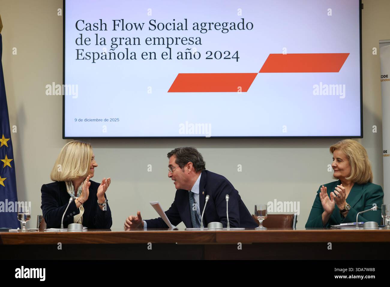 (L-R) The President of the PwC Foundation, Ana Isabel Peláez 09 ...