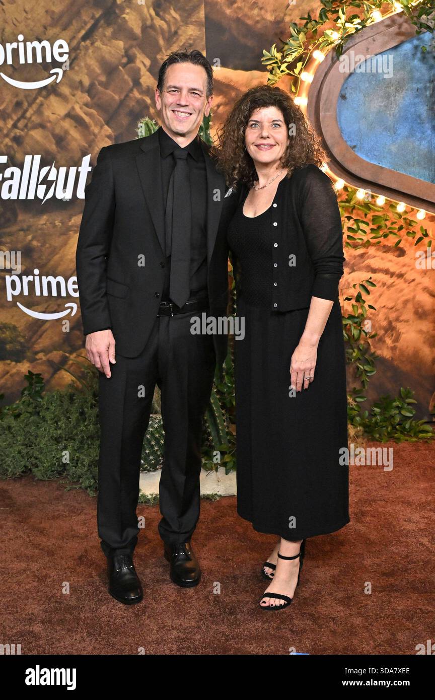 Phil Spencer und Jill Braff bei der Premiere der 2. Staffel der Amazon ...
