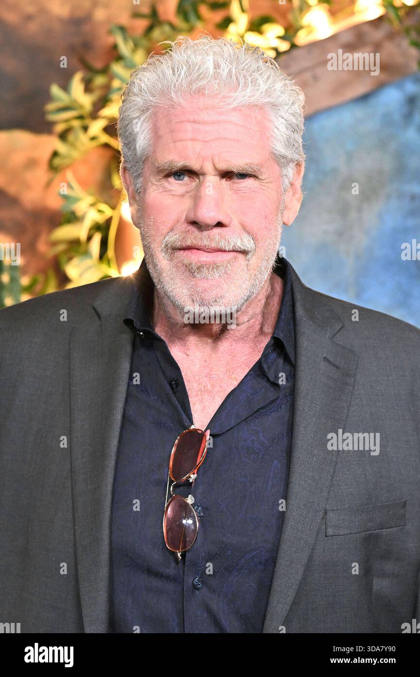 Ron Perlman bei der Premiere der 2. Staffel der Amazon Prime Video ...