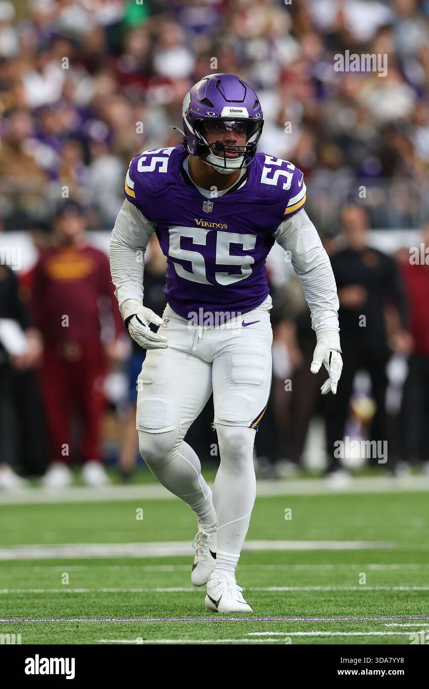 Minnesota Vikings linebacker Eric Wilson lines up for a play against ...