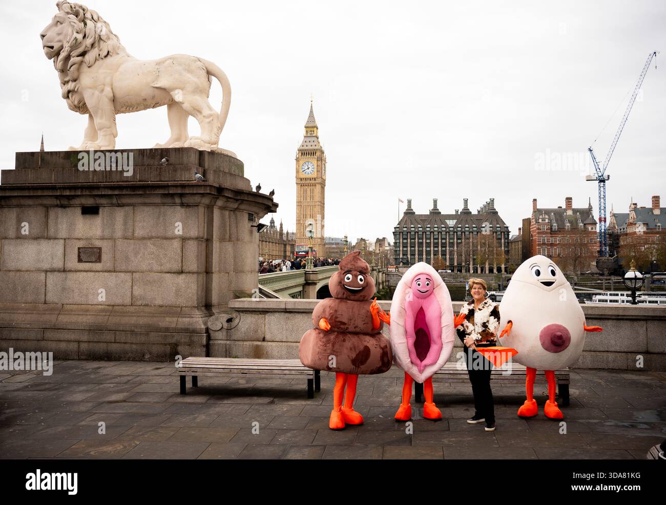 NOTE CONTENT TV presenter Claire Balding with Stand Up To Cancer (SU2C ...