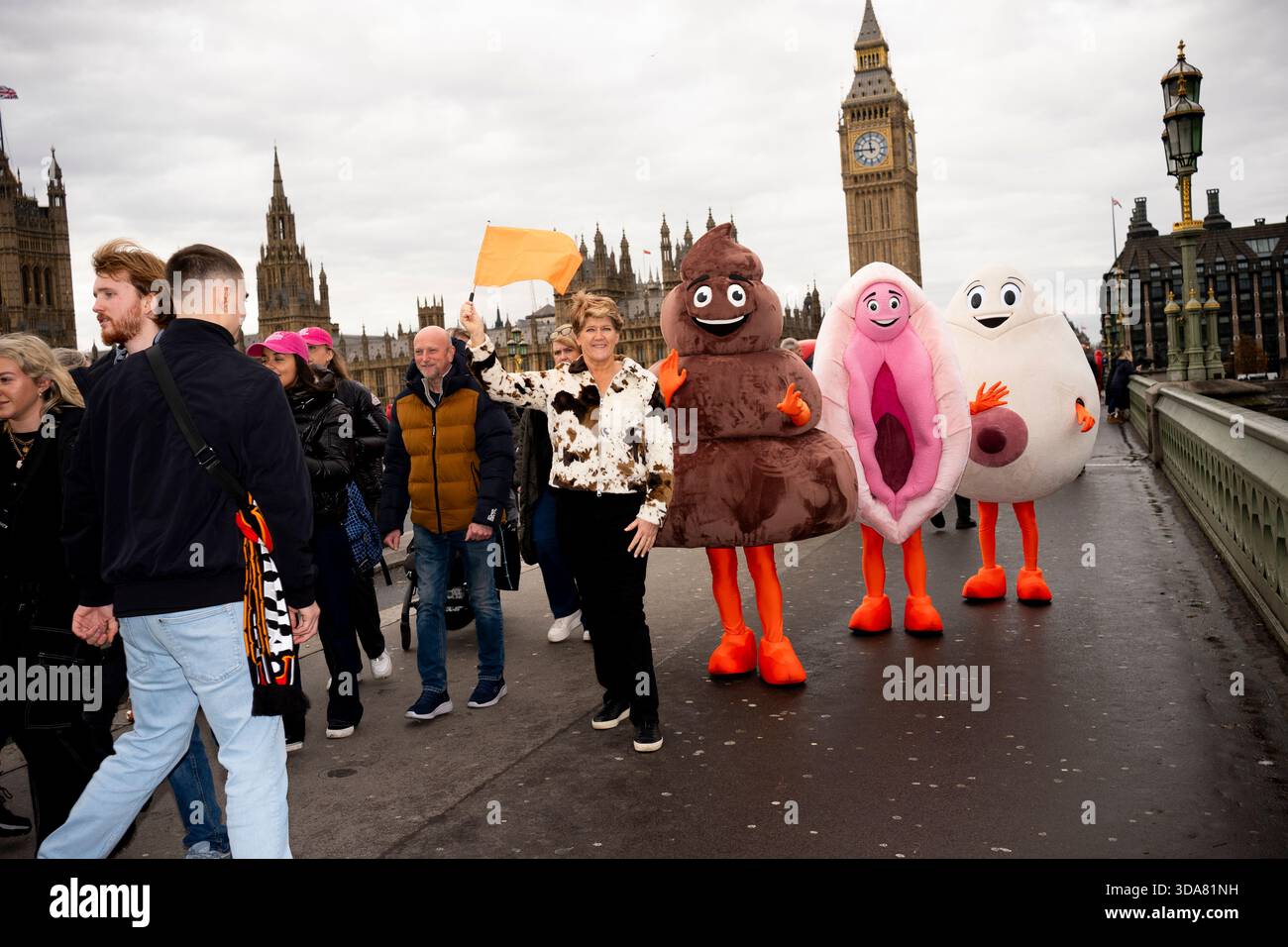 NOTE CONTENT TV presenter Claire Balding with Stand Up To Cancer (SU2C ...
