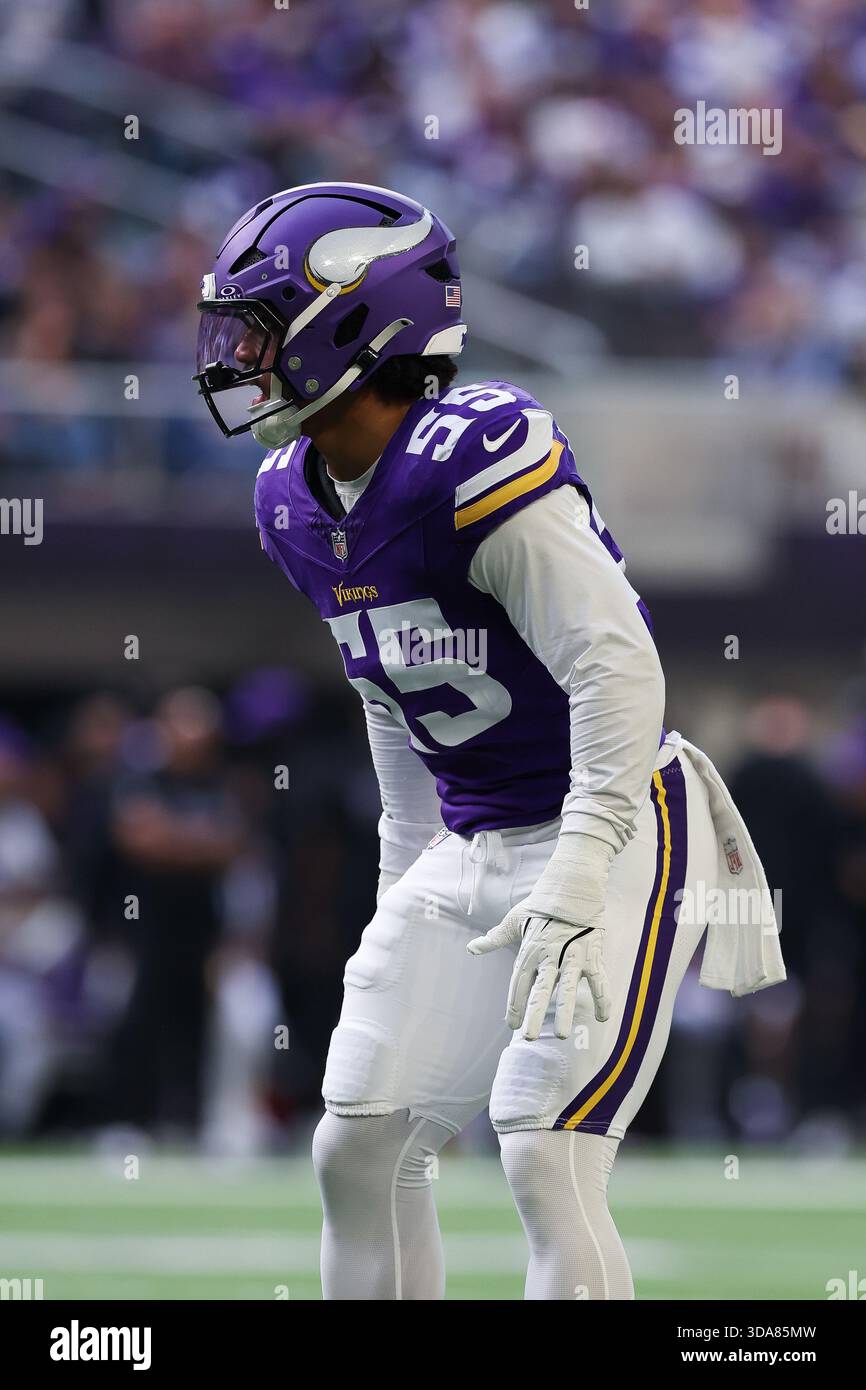 Minnesota Vikings linebacker Eric Wilson lines up for a play against ...