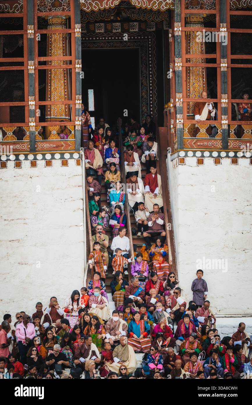 Attendees in ornate attire hi-res stock photography and images - Alamy