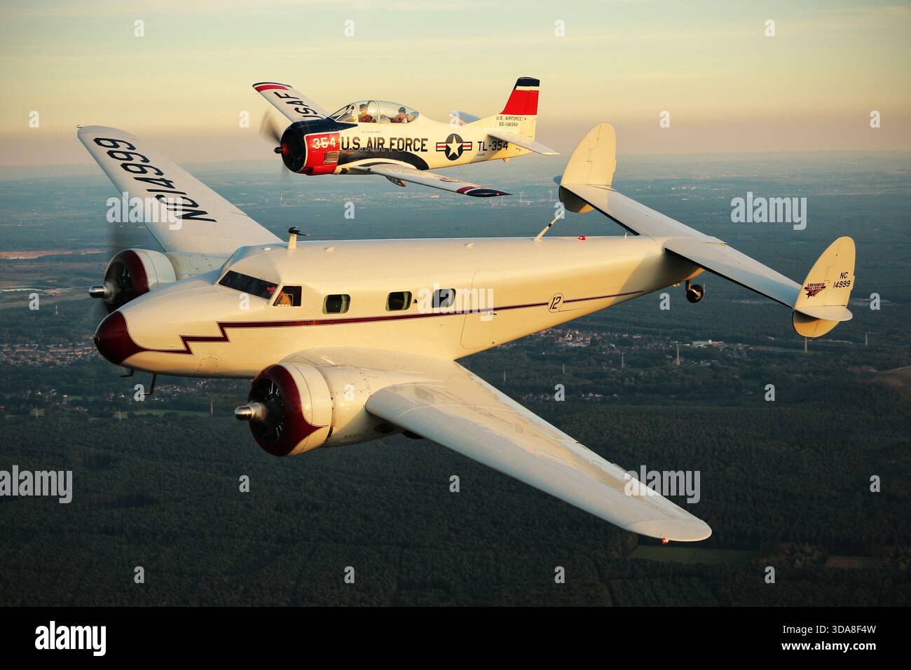 Air-to-air image of the U.S. Air Force Trojan Horsemen Aerobatic Team ...