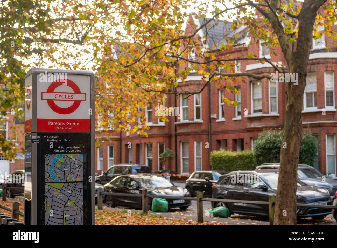 Tfl cycles signpost hi-res stock photography and images - Alamy