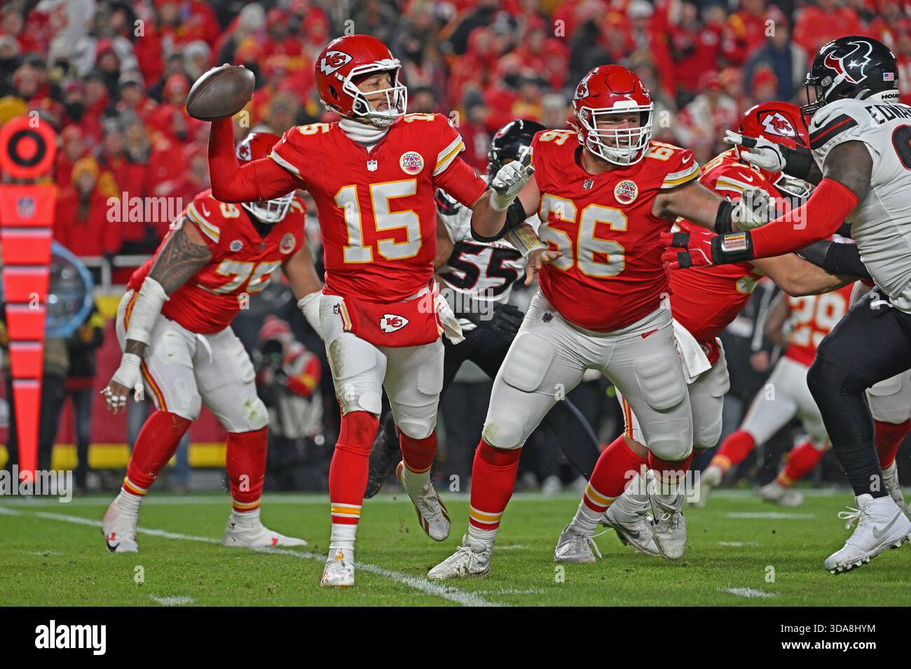 Kansas City Chiefs quarterback Patrick Mahomes (15) throws a pass ...